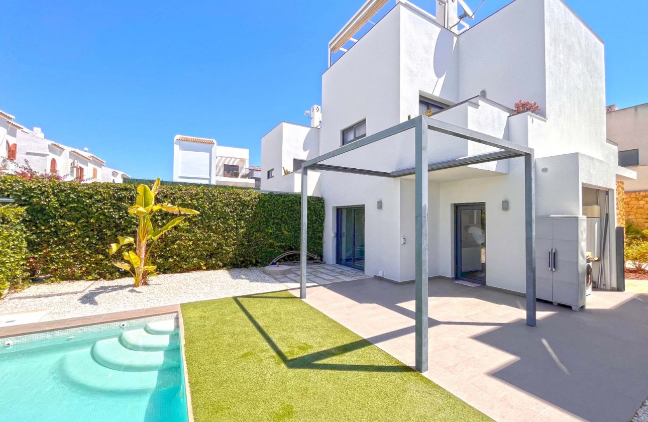MODERN VILLA WITH POOL IN CIUDAD QUESADA, ALICANTE!